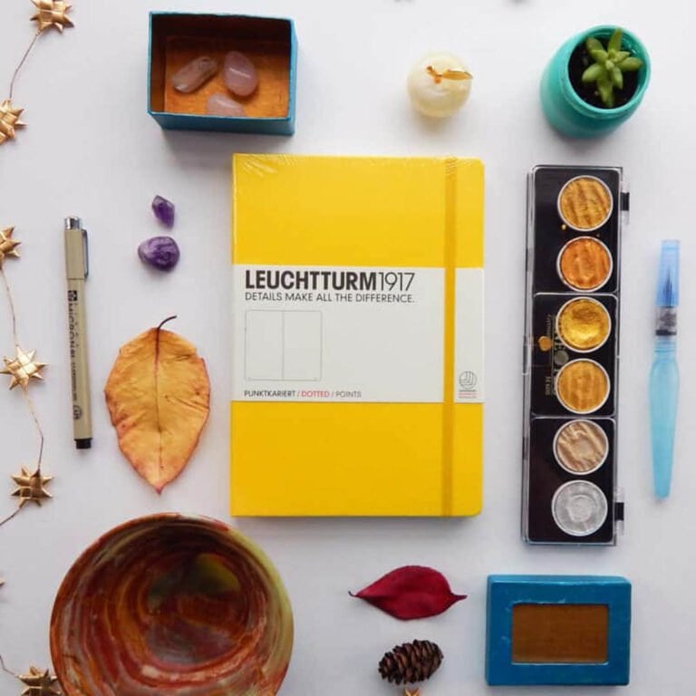 9 Tips for Taking Beautiful Flat lay Photography & Impressing Your ...